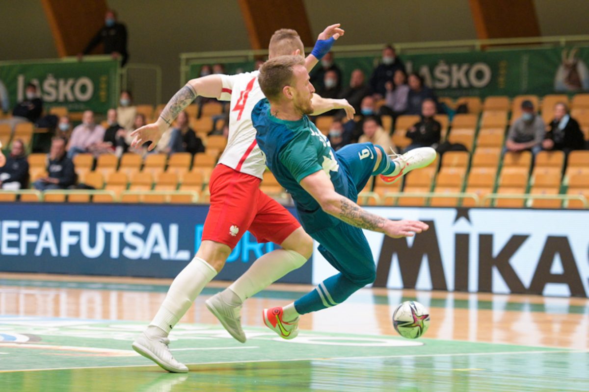 Poljski vratar Sloveniji zabil iz svojega gola - Sportklub