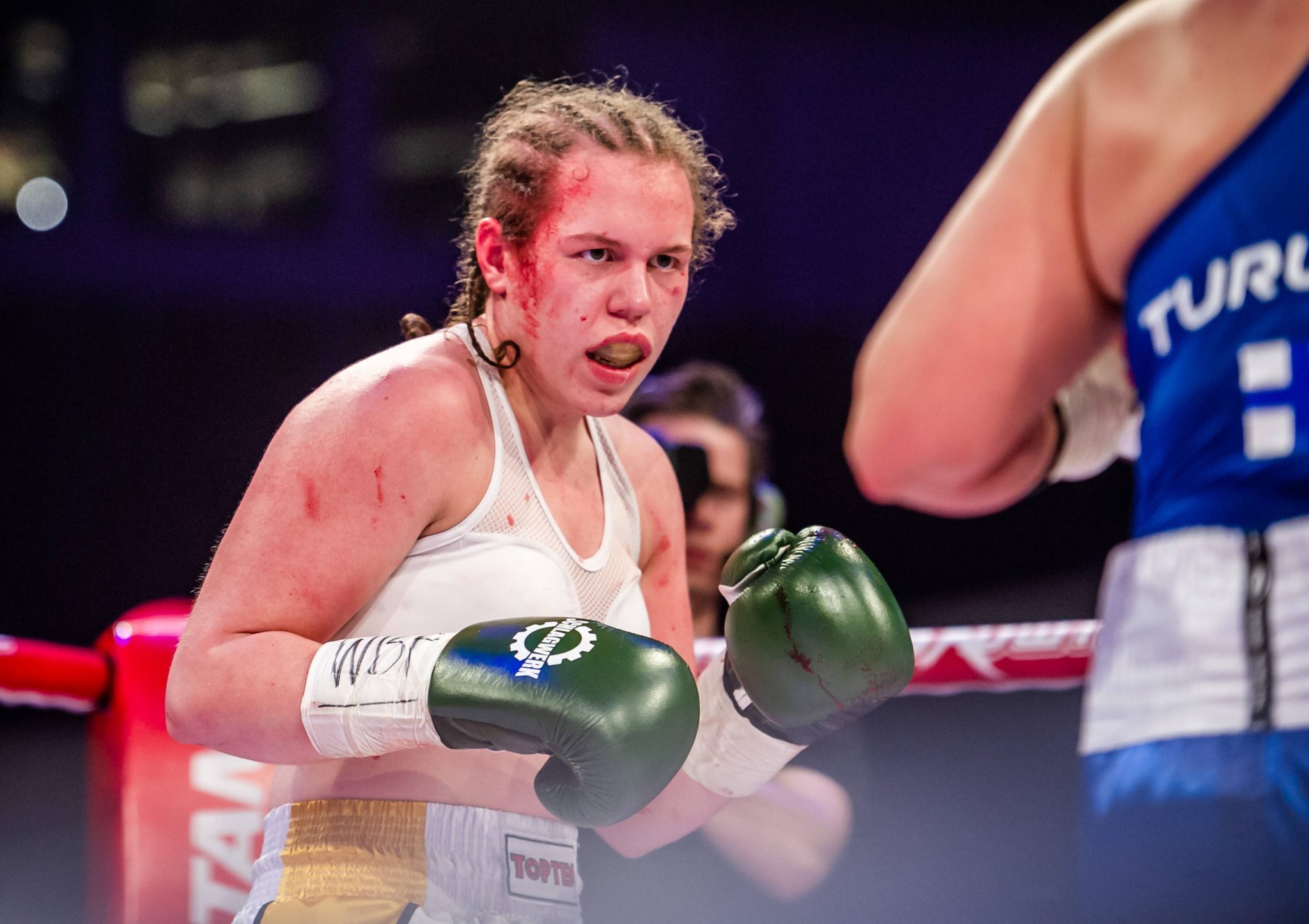 Spektakel v Manchestru: Ema Kozin se lahko vpiše med nesmrtne (VIDEO ...