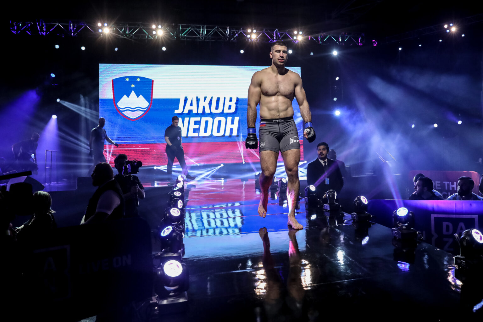 Jakob Nedoh pred očmi Mbappeja utišal pariško areno (VIDEO) - Sportklub
