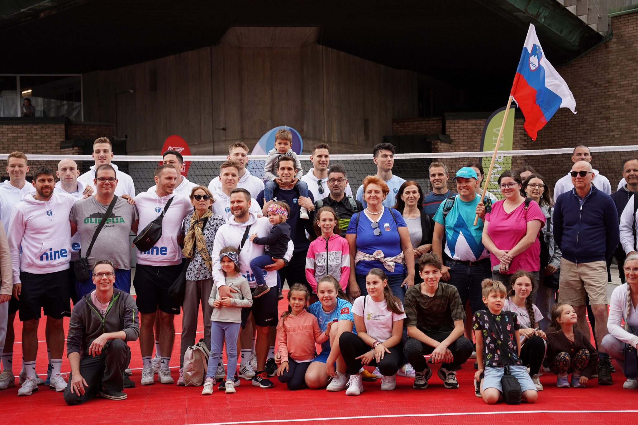 Trg republike preplavili ljubitelji odbojke in njihovi idoli (FOTO ...