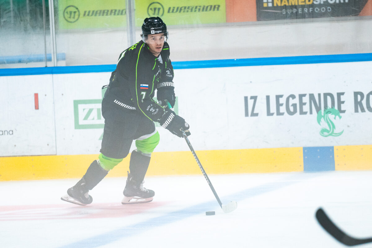 Zmaji začeli pred lepim številom navijačev in zmagali - Sportklub