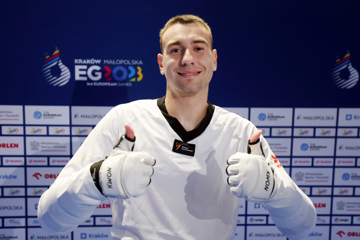 Štirje slovenski tekvondoisti na stopničkah v Tivoliju - Sportklub