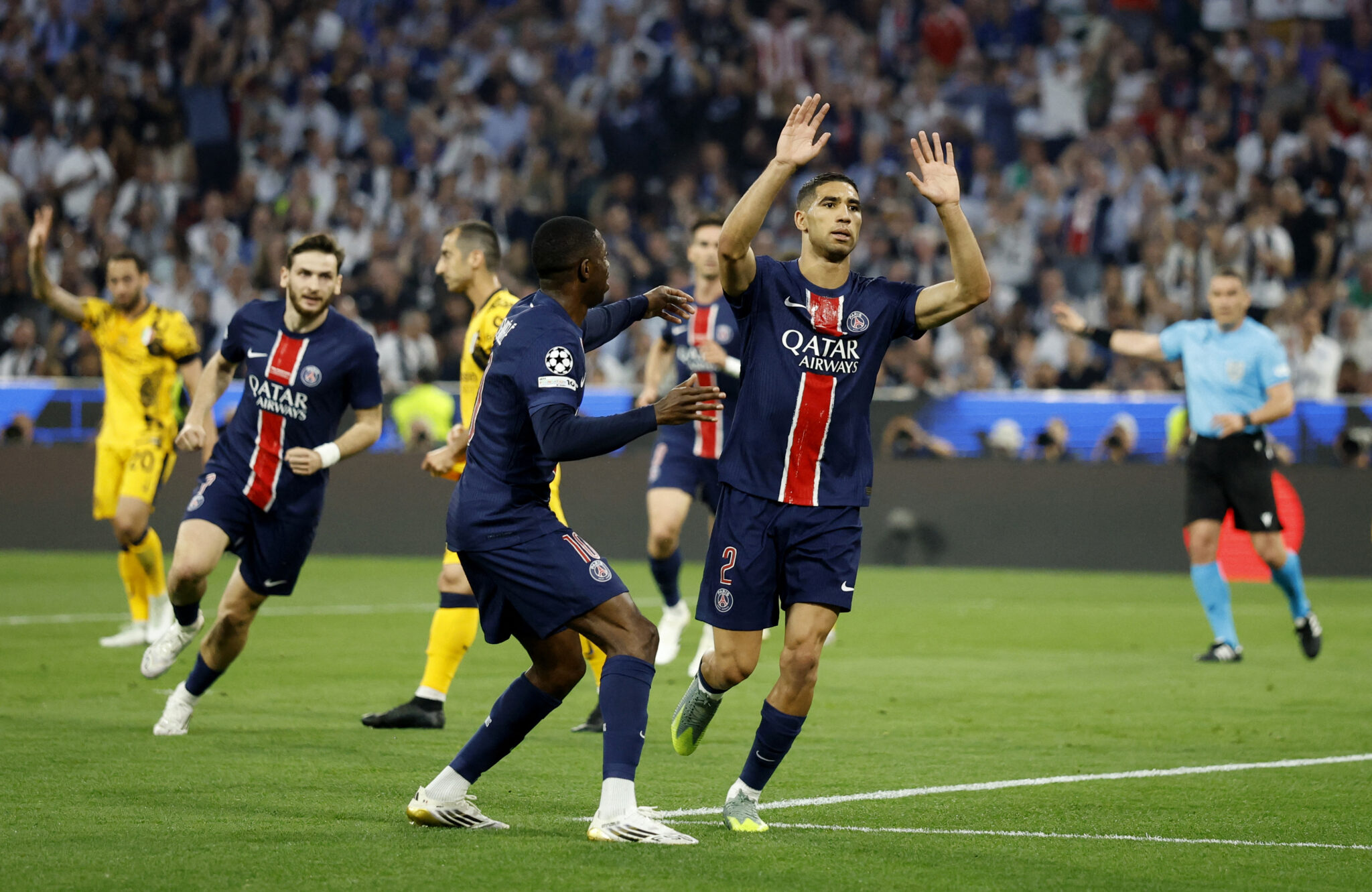 Paris Saint-Germain s "petardo" prvič skočil na vrh Evrope (VIDEO ...