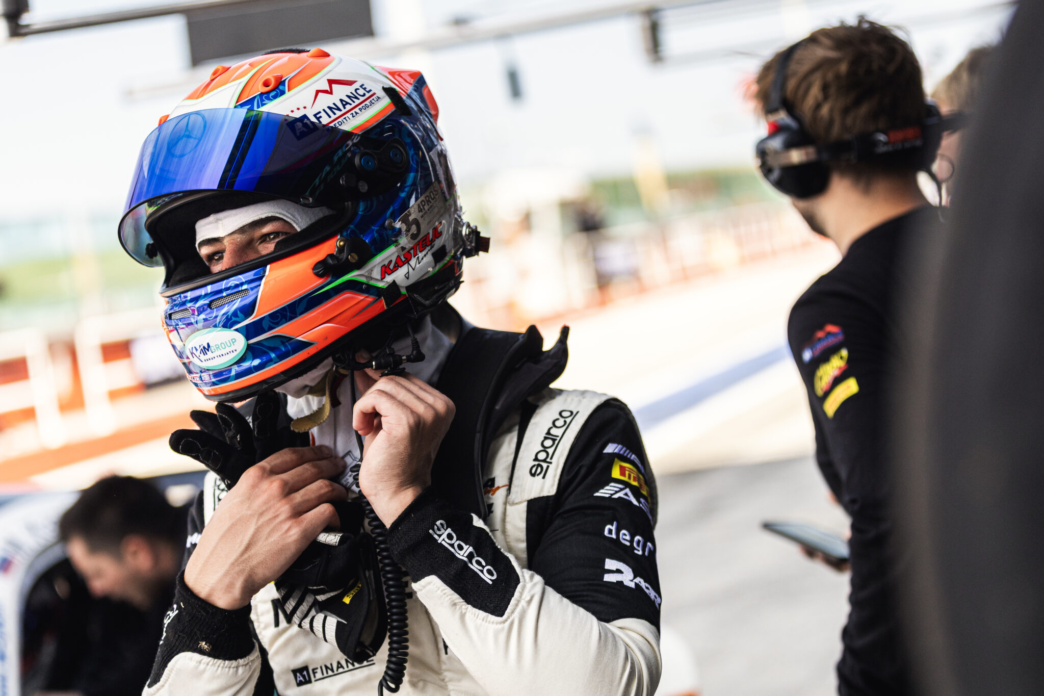 Legendarni Rossi ugnal konkurenco, med najboljšimi tudi Kastelic ...