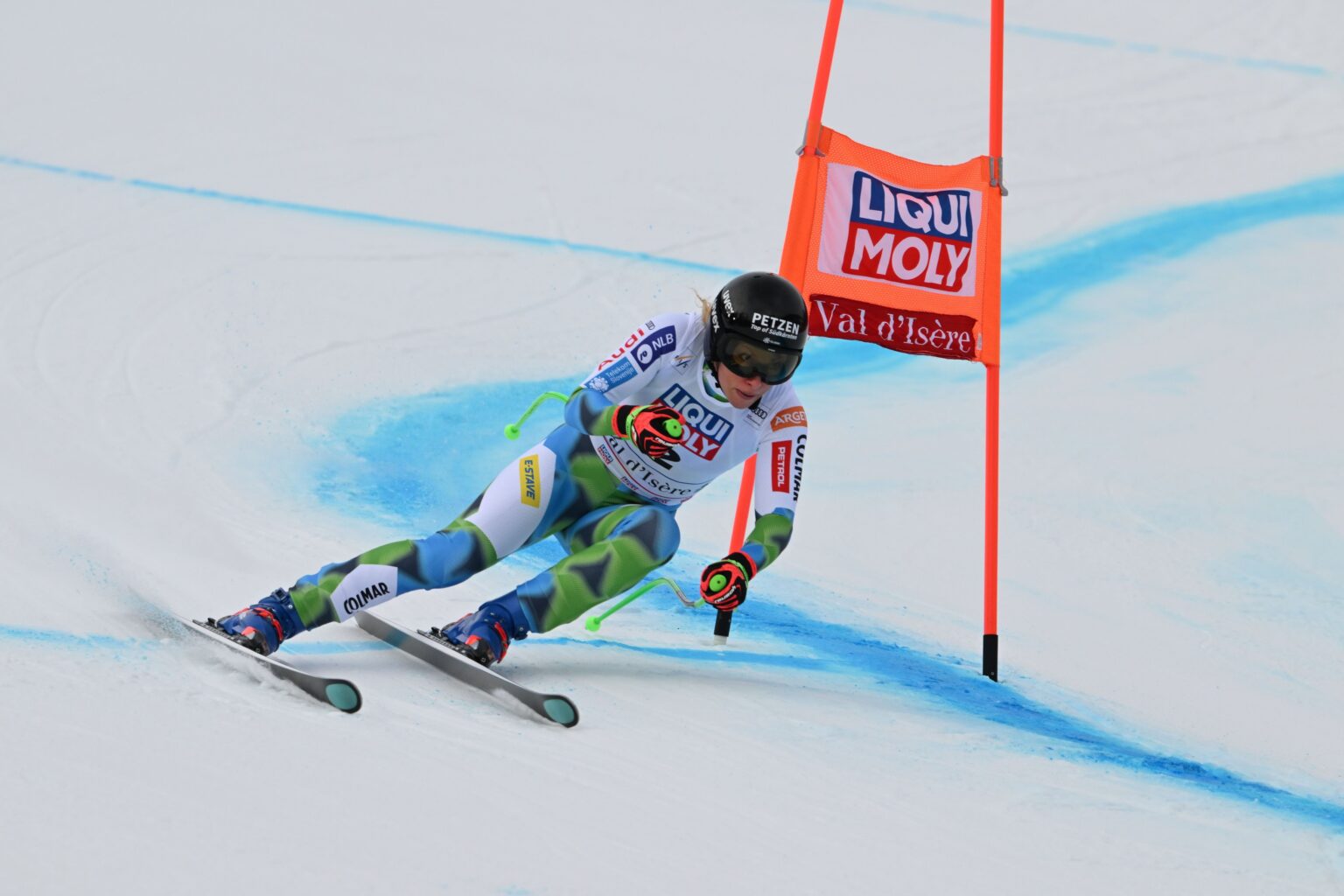 Ilka Štuhec za las zgrešila stopničke - Sportklub