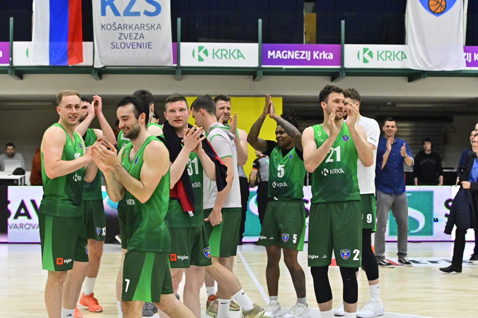 Krka v varnih vodah, poraz Ilirije - Sportklub